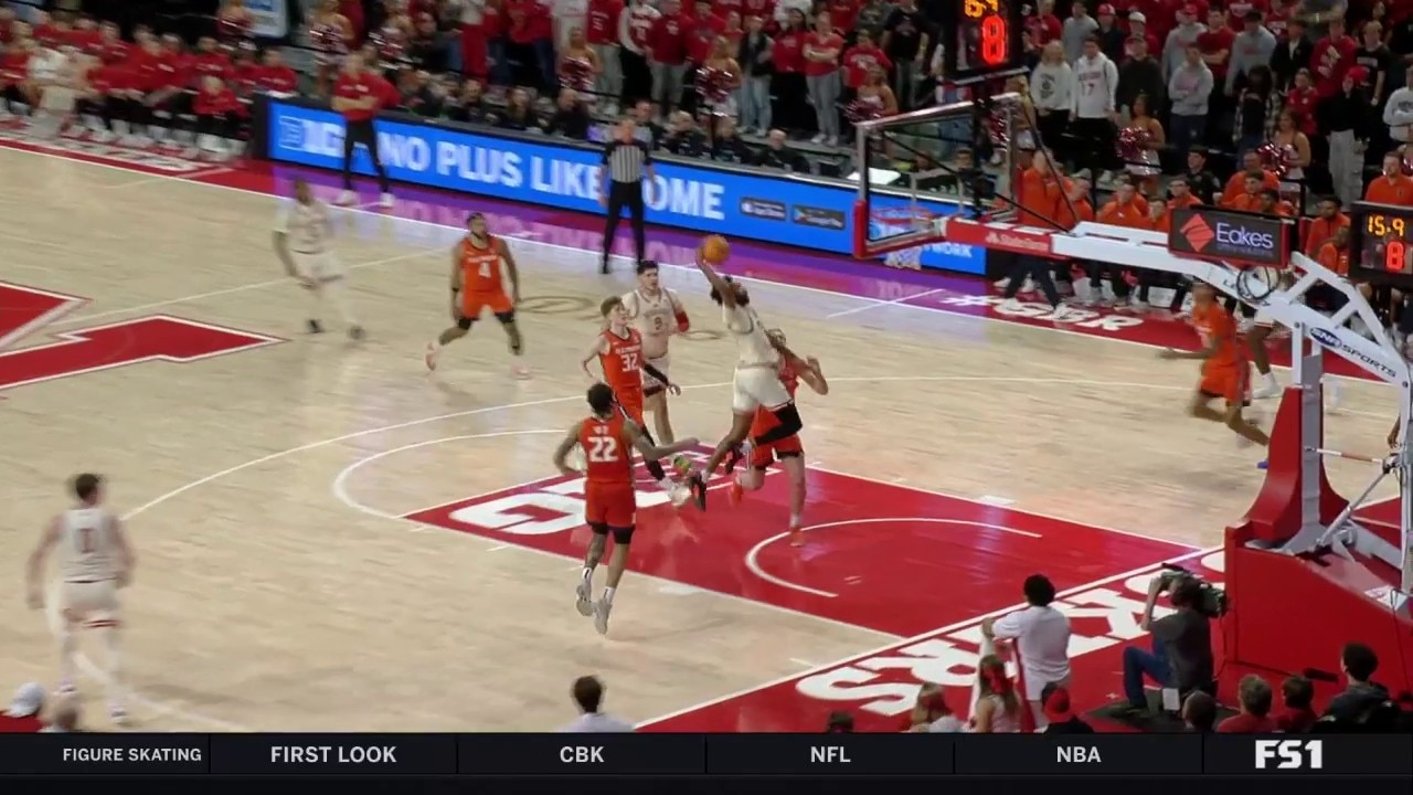 Brice Williams throws down TENACIOUS tomahawk slam to extend Nebraska’s ...